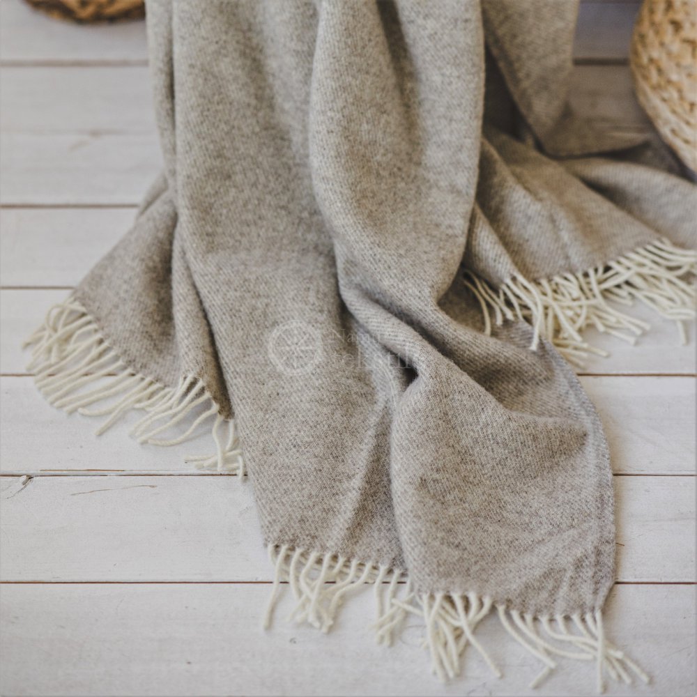 Vilnoniai pledai : Vilnonis pledas su kutais "Juostelės" rusvas